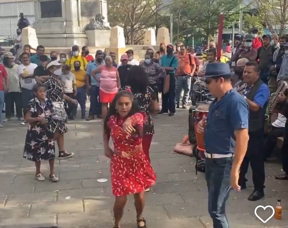 Por tanta jayanada y muchos deschongues suspenden bailes en Plaza ...